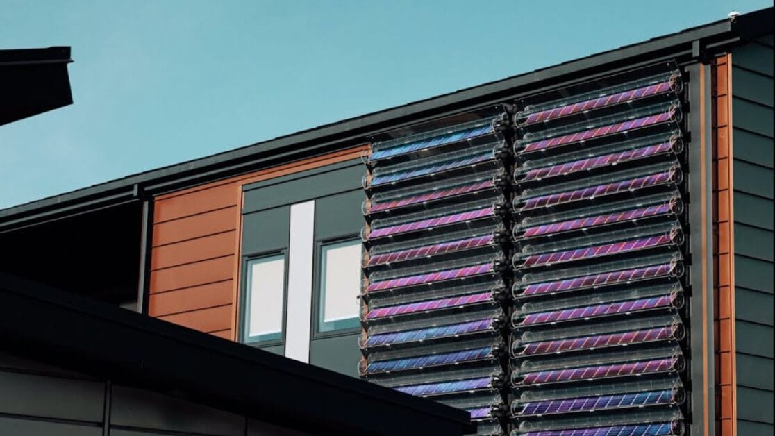 Inovação energética: placa solar híbrida promete eficiência 4X maior em ...