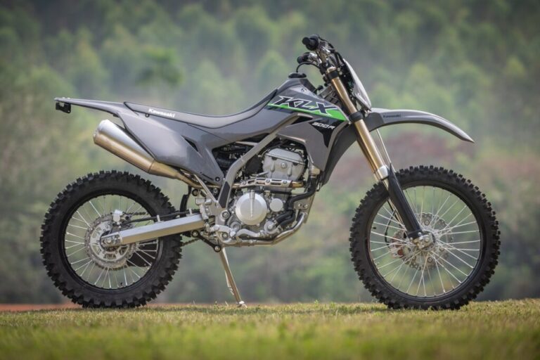 Kawasaki anuncia lançamento da KLX 300R no Brasil na faixa dos R$ 30 ...