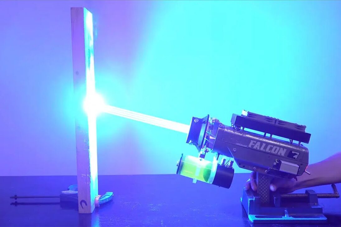 O laser caseiro mais potente do mundo tem 250 watts de potência, foi ...