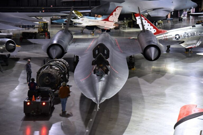 O motor do caça SR-71 Blackbird, um turbojato que se transformava em um ...