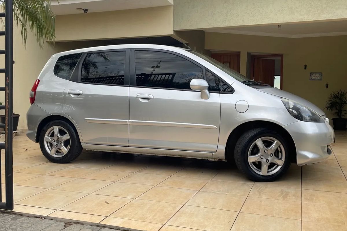 5 melhores carros até 30 mil reais que fazem até 16 km/l e não pesam no ...