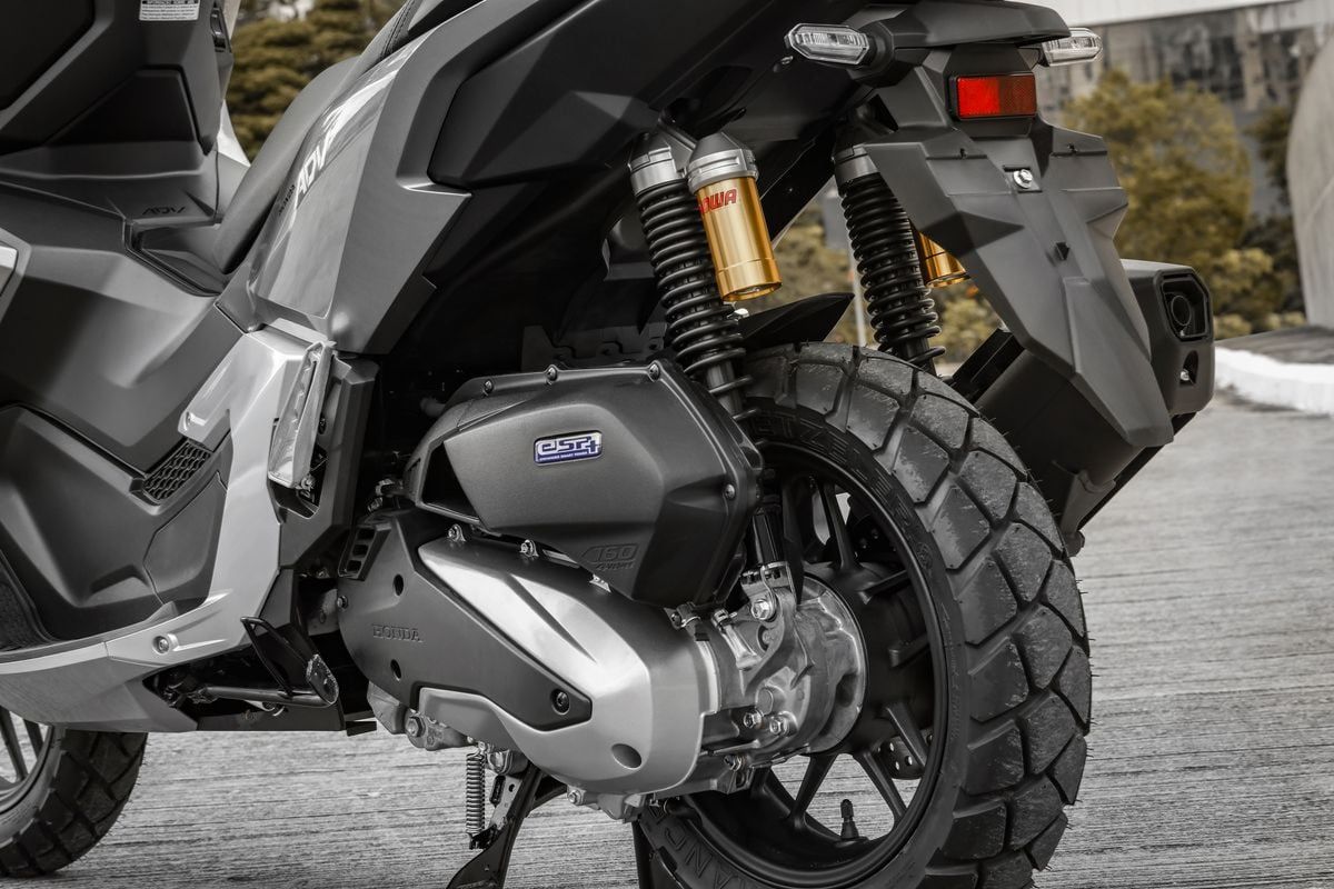 A Honda ADV 160 2025 faz 35 km/l, com motor de 156,9cc e 16 cavalos, e ...