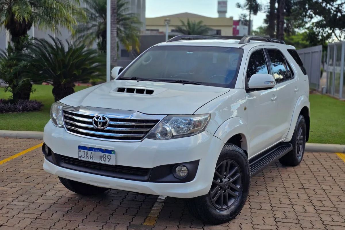Essa geração do Toyota SW4 teve melhor desempenho em consumo, vendas e ...