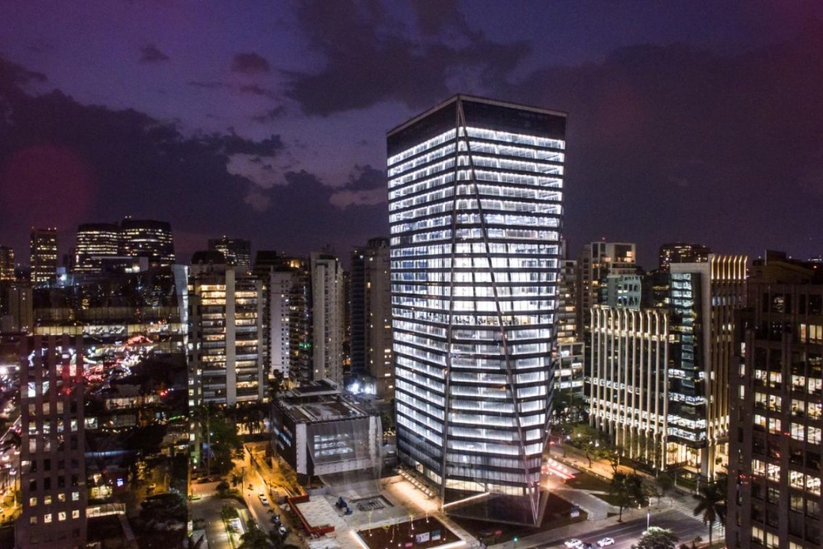O maior bloco de concreto do Brasil tem 5.415 m³, sustenta um arranha ...