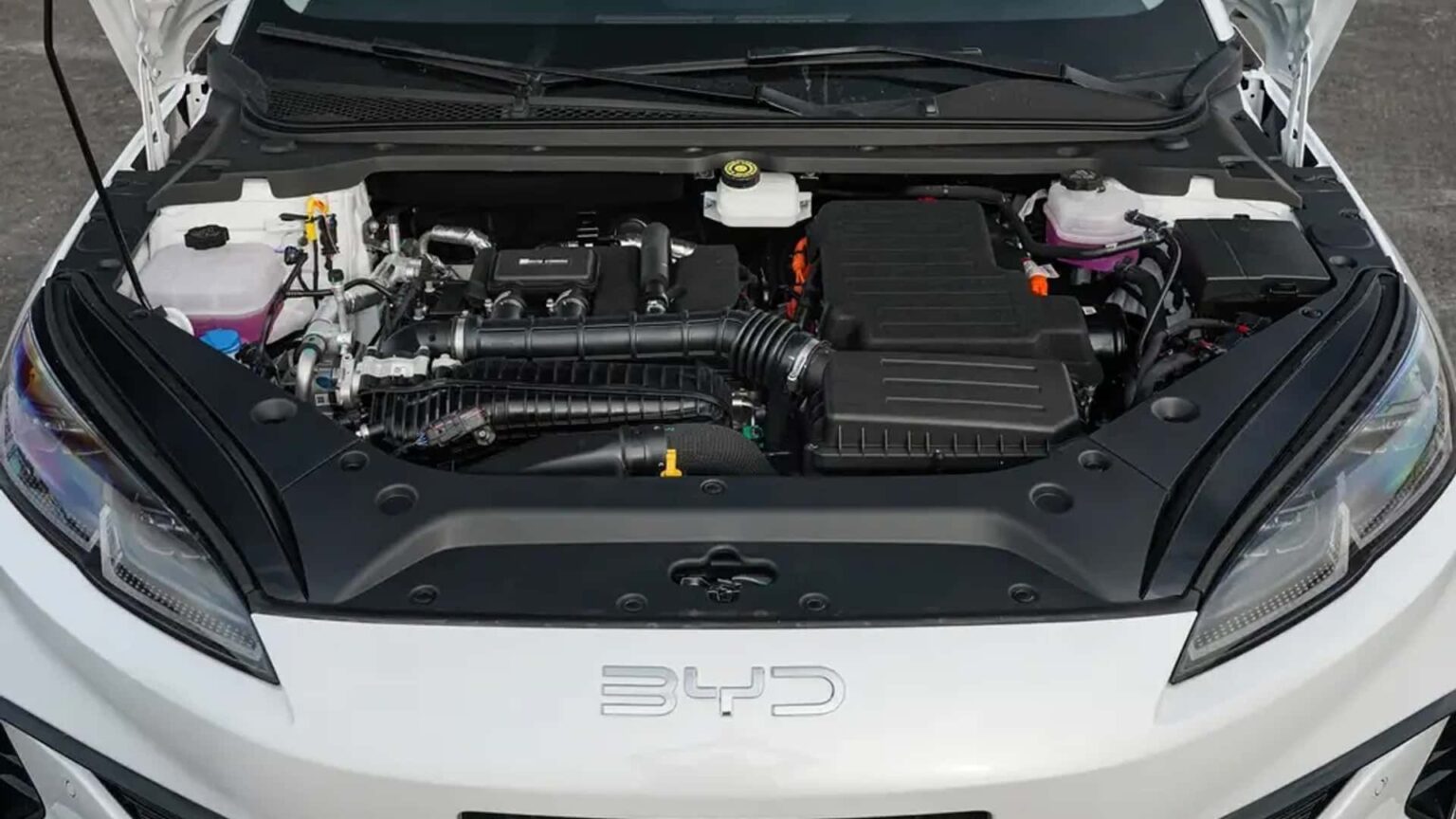 Nova BYD híbrida chega com 2.000 km de autonomia, consumo de até 31,7 ...