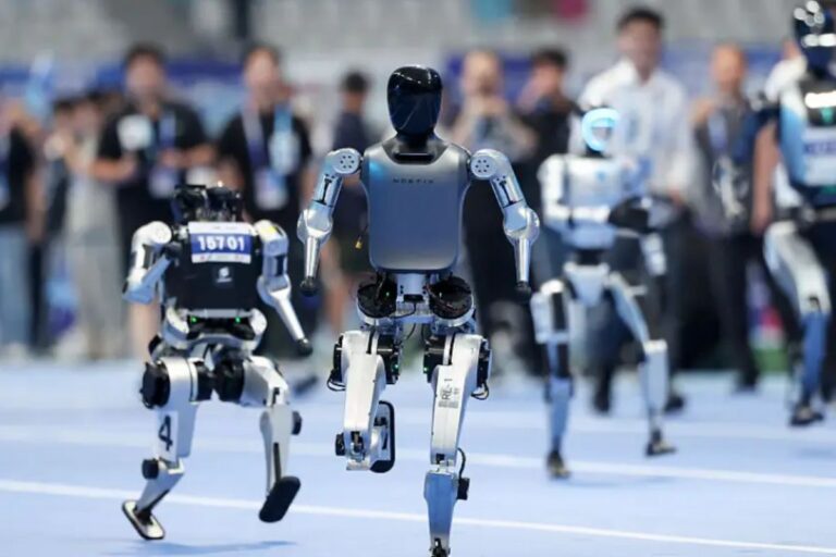 Mais de 500 robôs humanoides de 16 países disputam primeira Olimpíada ...