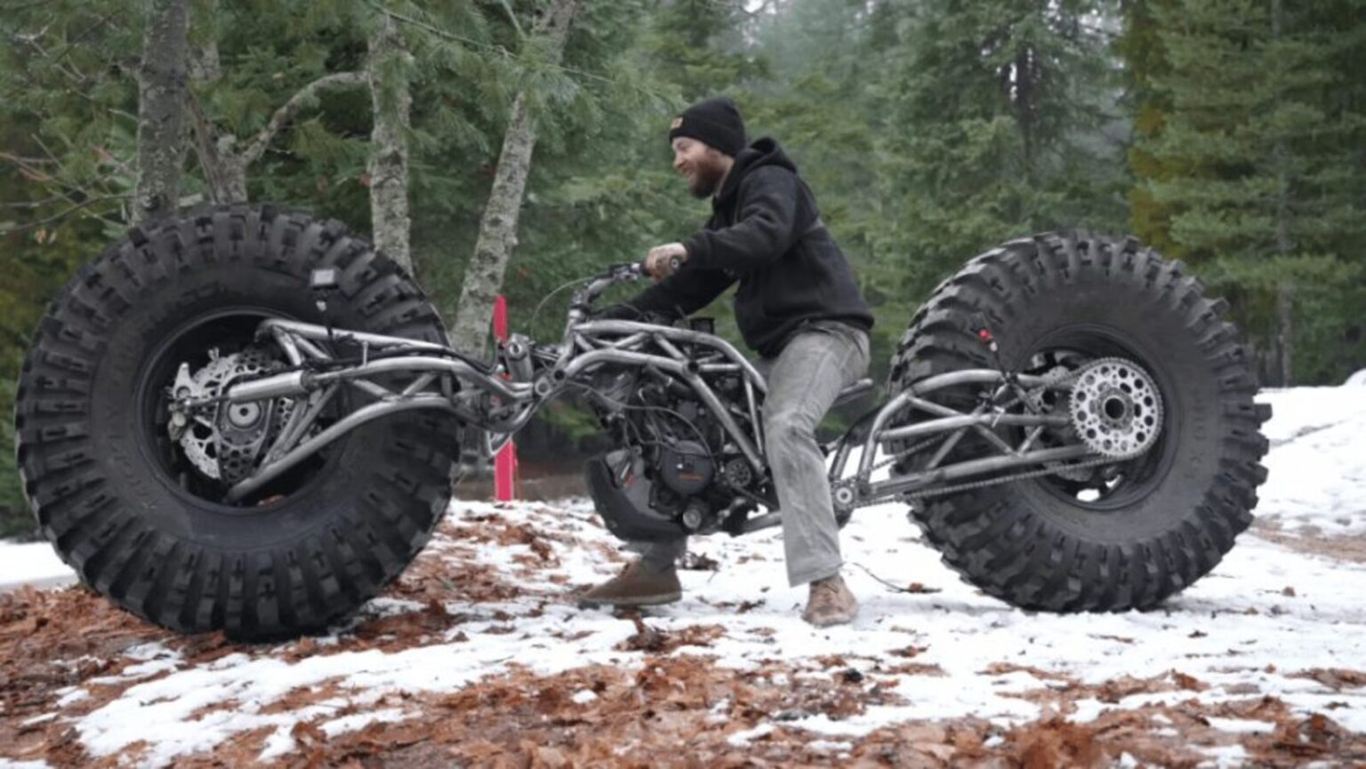 Monster Chopper: moto com pneus de 1,17 metro, motor KTM de 160 cv e ...