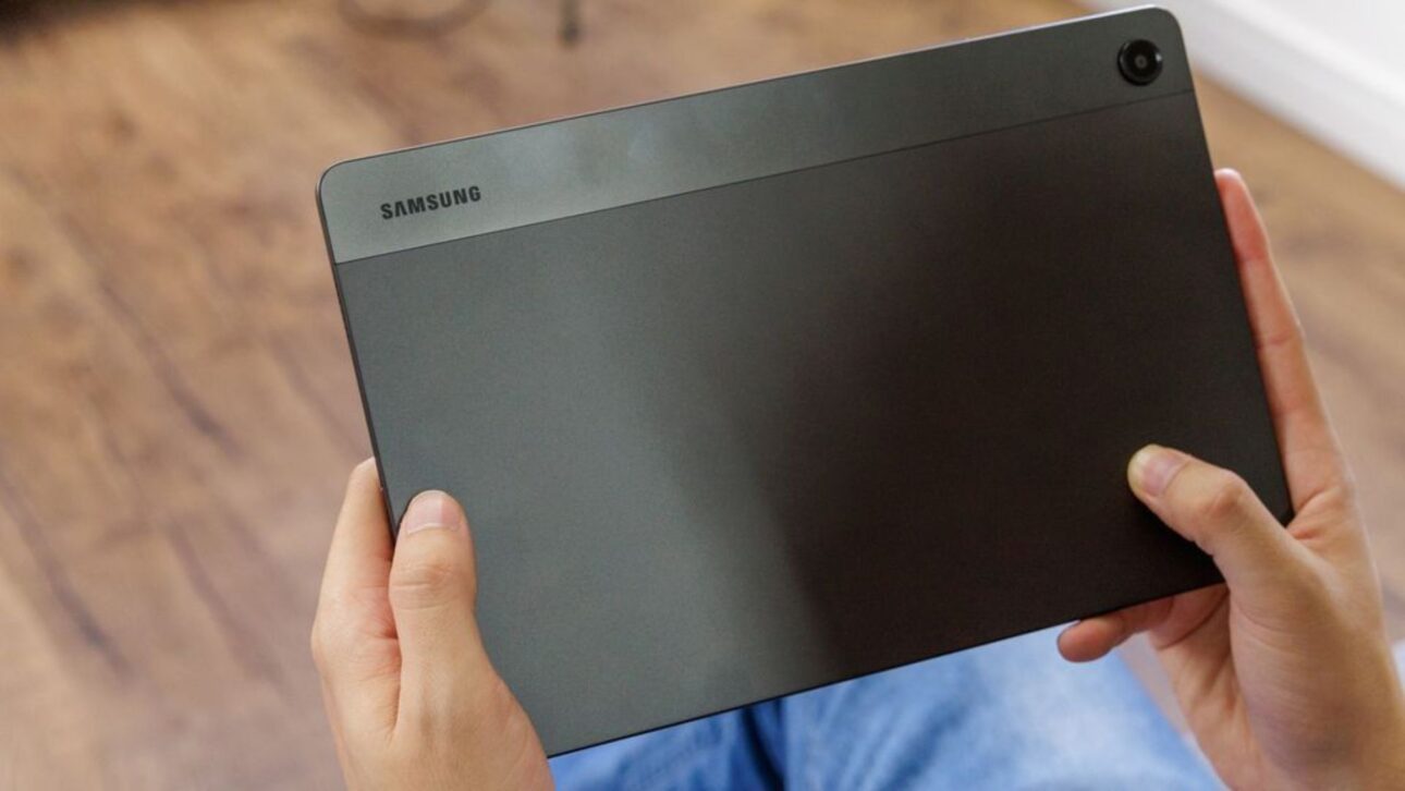 Galaxy Tab A11 chega ao Brasil com Android 15, som estéreo, IP54 e ...