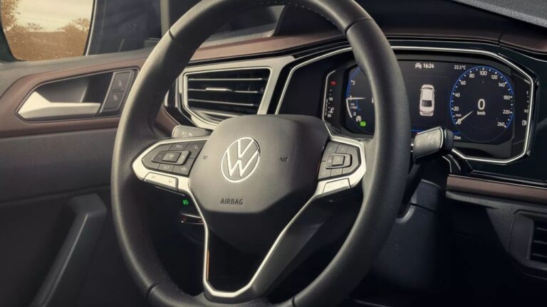 Volkswagen Virtus Exclusive 2025 chega com motor 1.4 turbo de 150 cv e ...