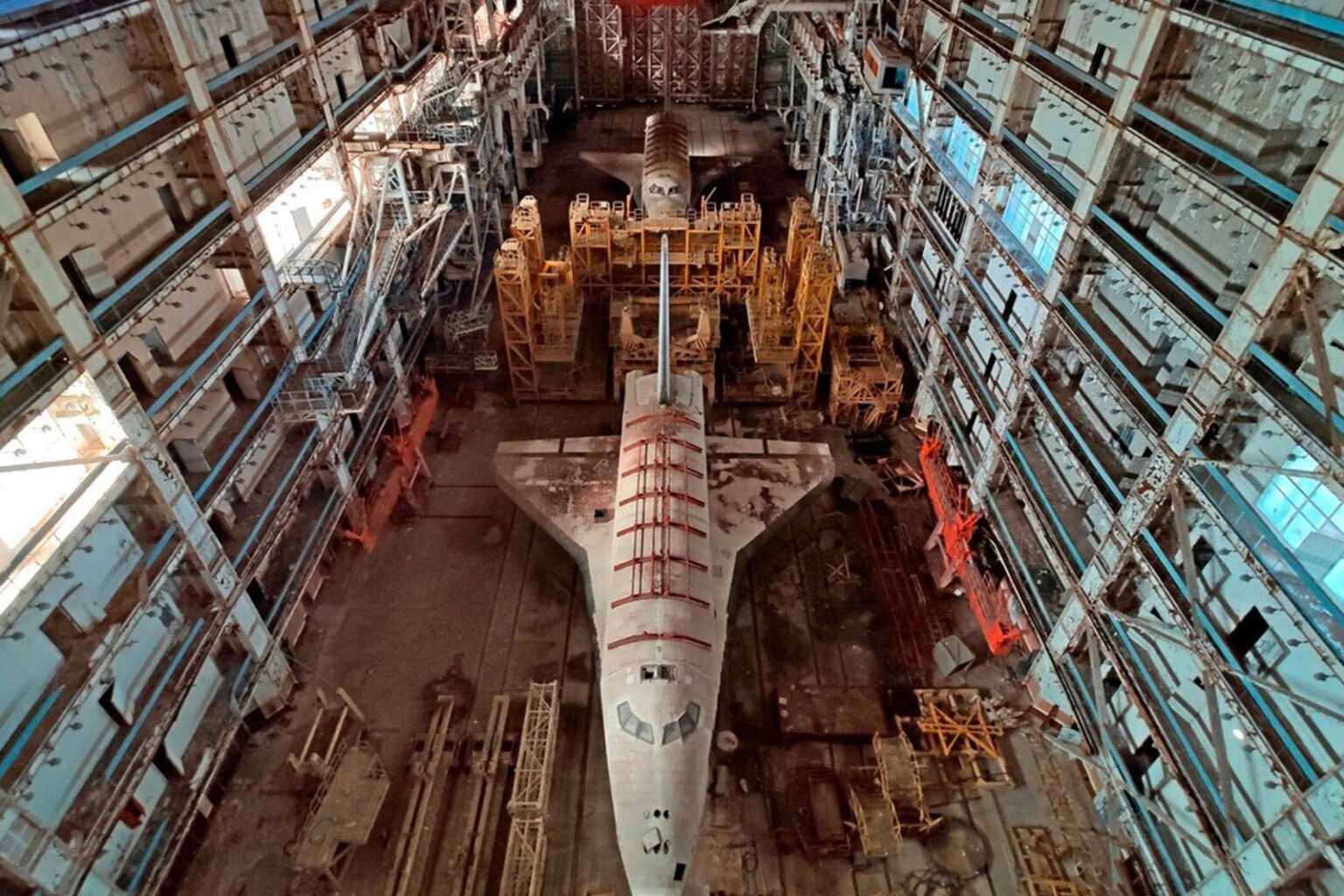 It was born to surpass NASA, but it never took off: the Soviet Buran ...