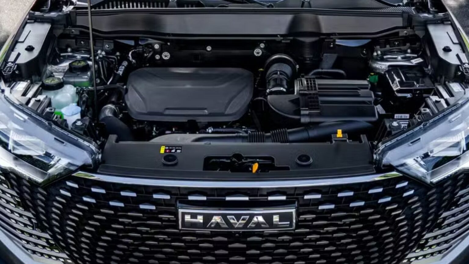 With a new, updated hybrid engine and fuel consumption of up to 14,7 km ...