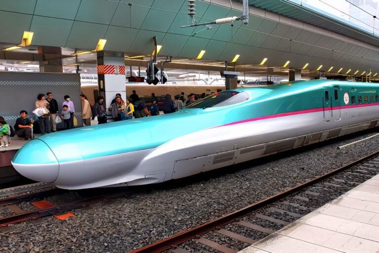 8 horas no trem-bala mais rápido do Japão: primeira classe absoluta do ...