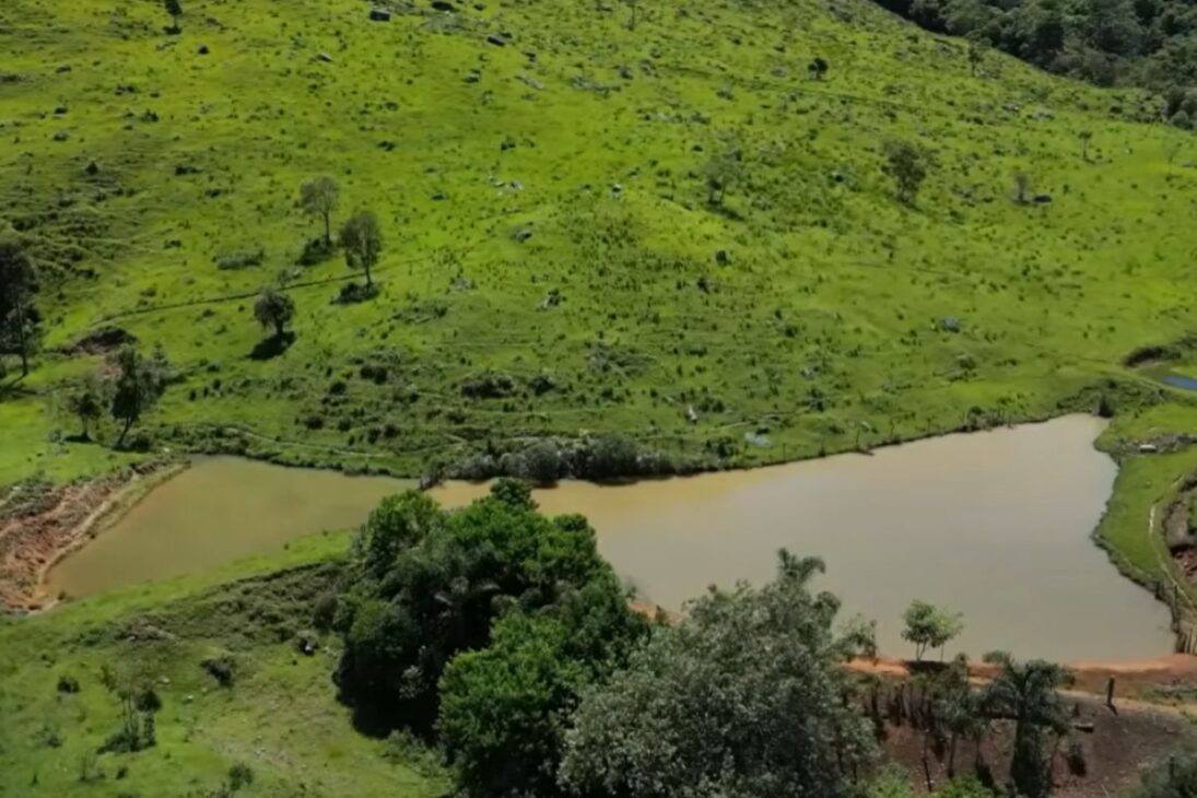 At 71 years old, a farmer from Santa Catarina single-handedly built a ...