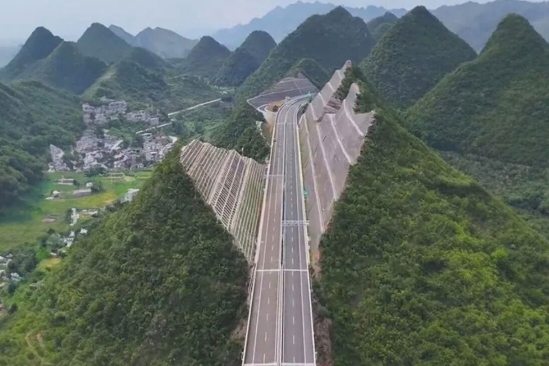 China parte uma montanha ao meio para erguer uma ponte, encurta viagem ...
