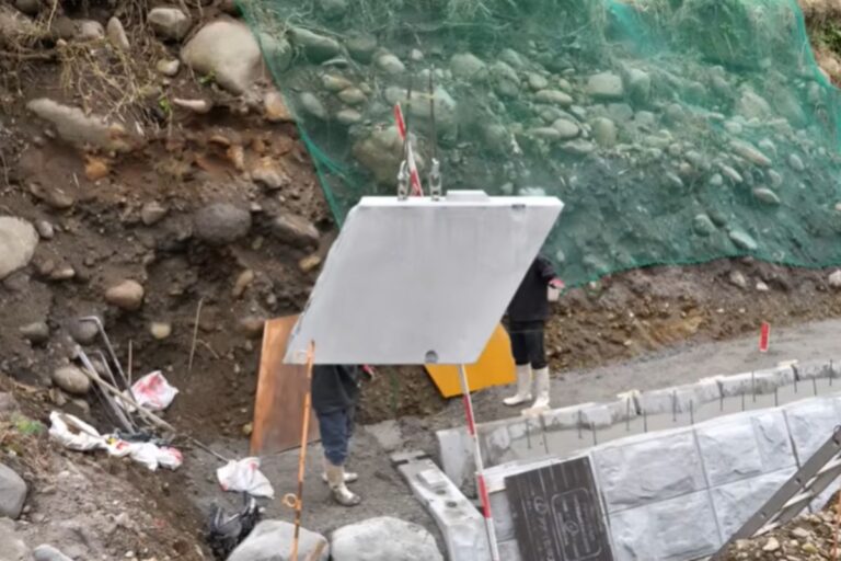 Engenharia extrema reconstrói paredão com blocos gigantes, ajustes ...