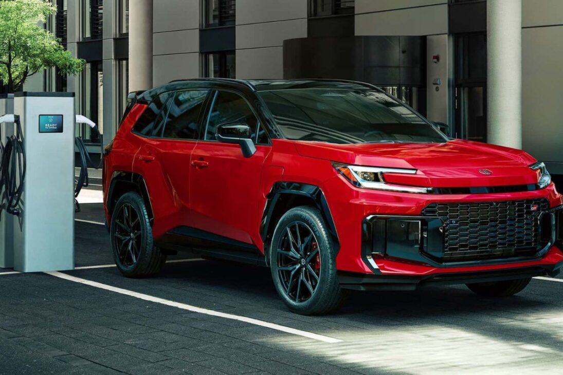Novo Toyota RAV4 híbrido plug in roda até 100 quilômetros na tomada ...