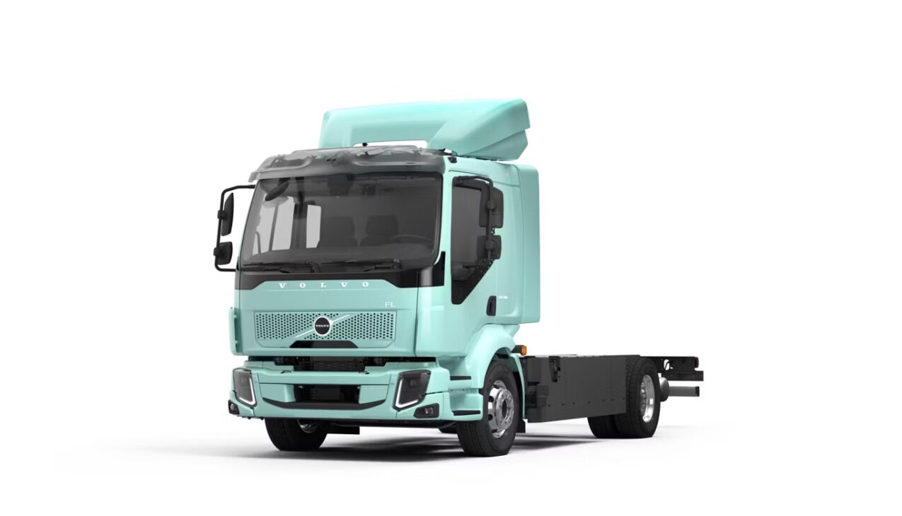 Volvo launches 14-tonne electric city truck with 180 kW motor, minimum ...