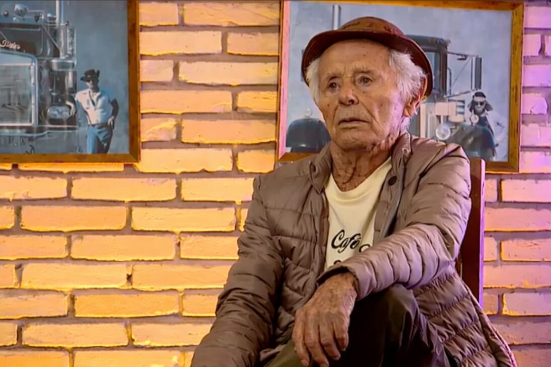 Aos 101 anos, Ranulfo chega ao Detran-MS com sua Ford F-1000, passa no ...