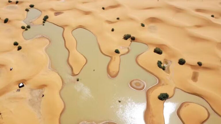 La Cina ha creato pioggia artificiale nel deserto usando razzi, droni e ...