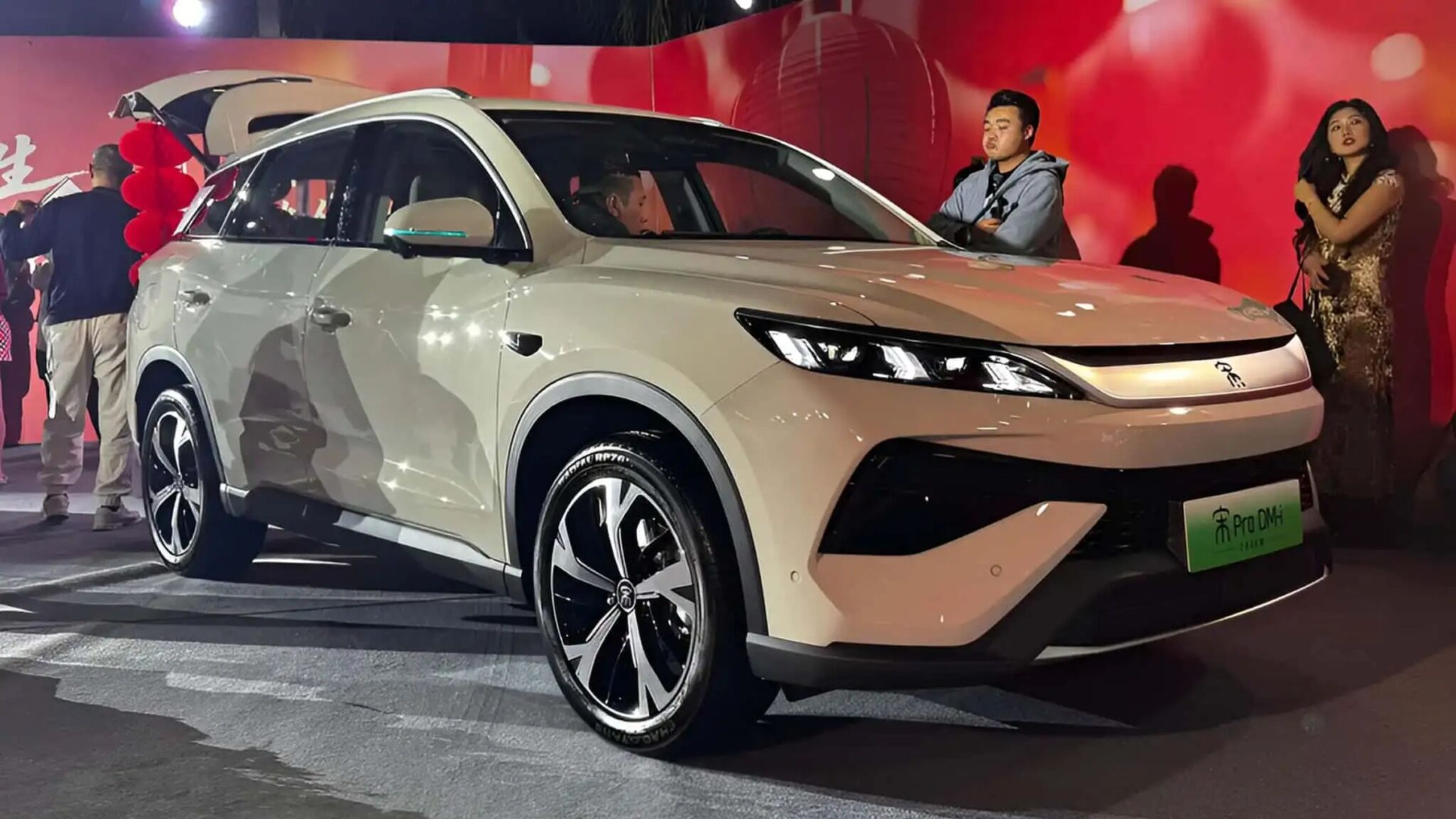 BYD Song Pro 2026: SUV híbrido estreia com motor de 163 cv, geladeira ...
