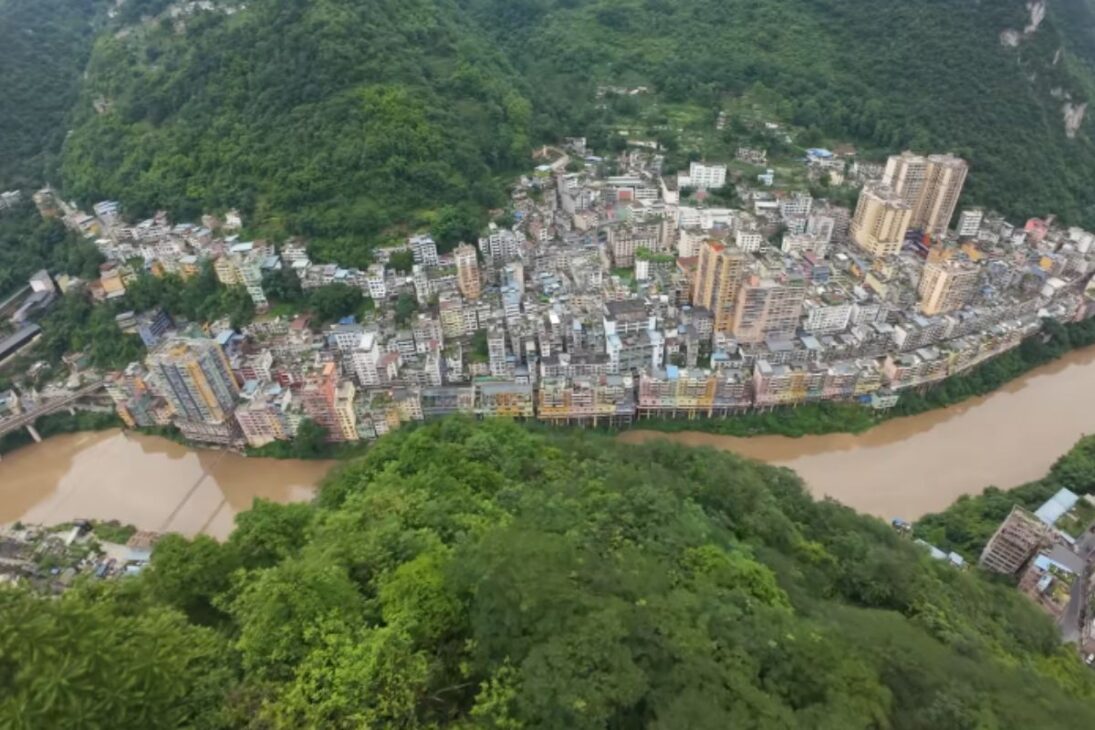 Yanjin, na China, é considerada a cidade mais estreita do mundo ...