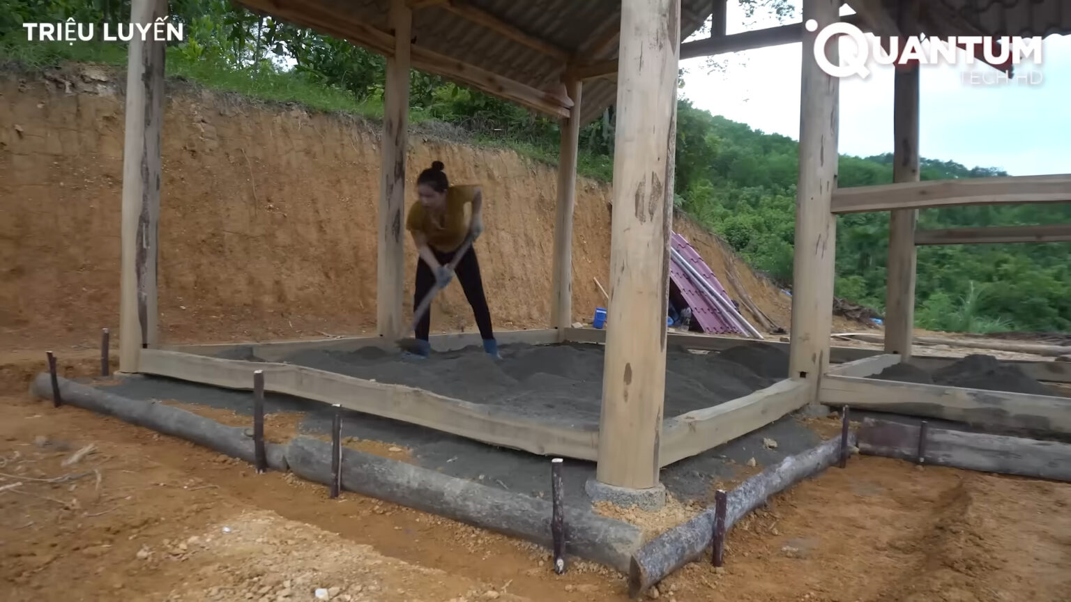 Jovem constrói vivenda em plena selva, vive isolada da civilização e ...