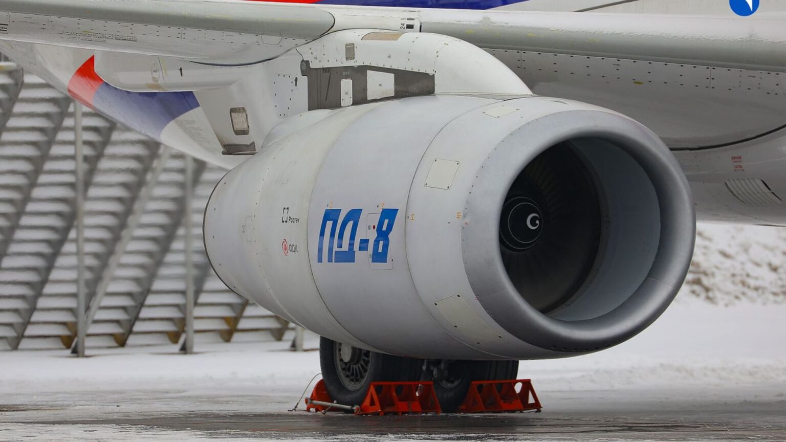 Rússia coloca no ar o “Superjet” reconstruído do zero com motor PD-8 ...