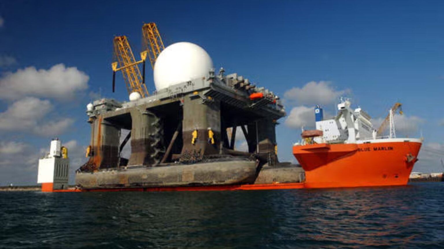 EUA operam uma “plataforma de petróleo” com um radar gigante de defesa ...