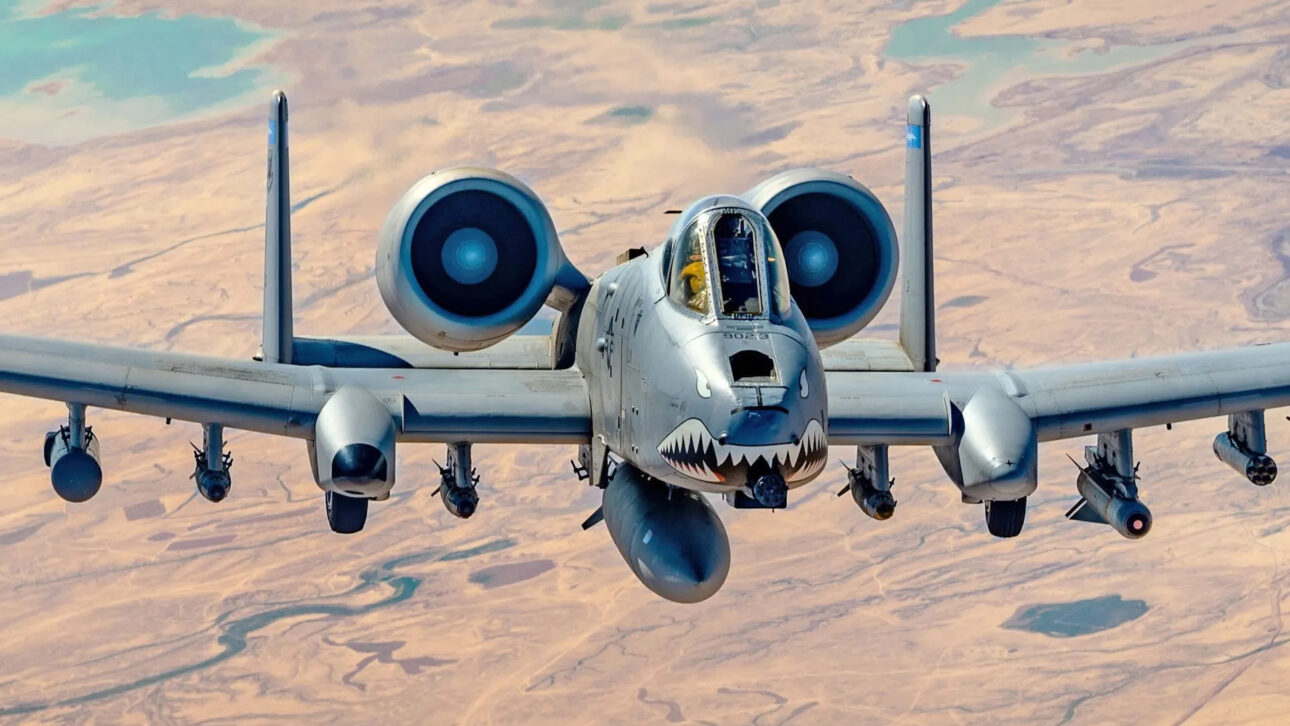 Aircraft built around a cannon: the A-10 Warthog carries a 1,8-ton gun ...