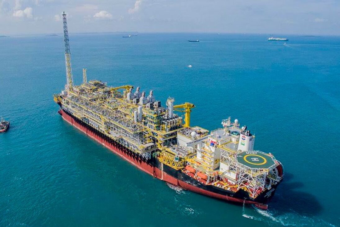 Com investimento de US$ 1 bilhão e três novos poços ligados ao FPSO ...