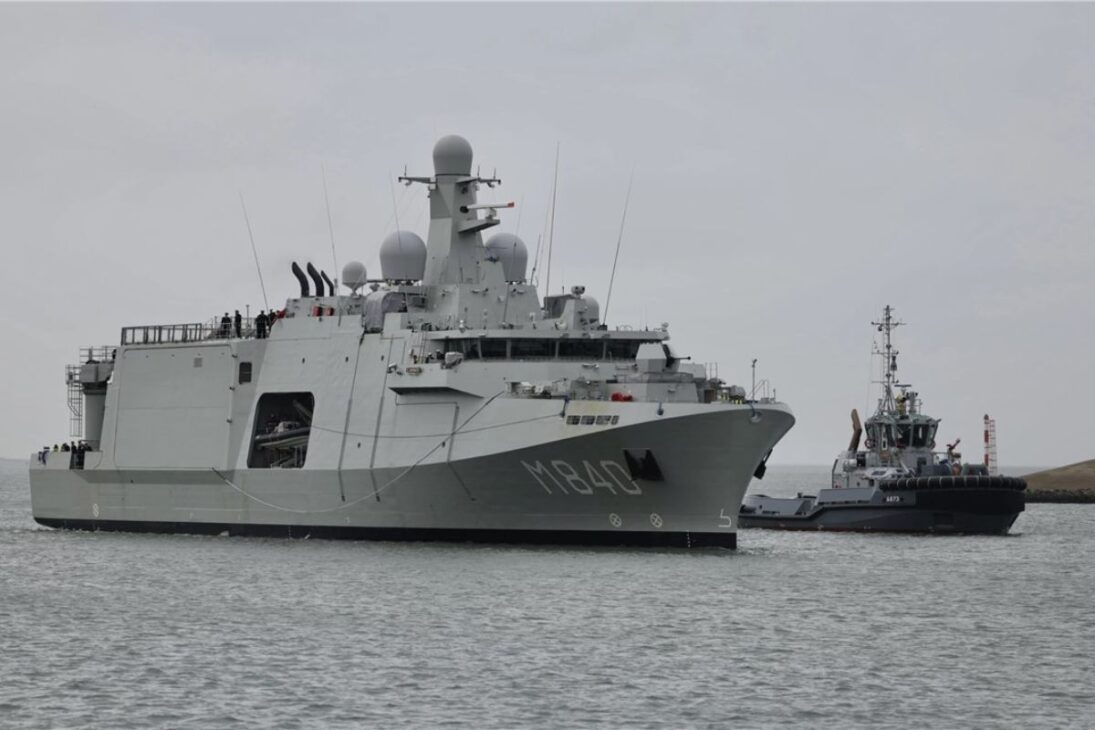 Gigante naval Vlissingen chega à Holanda abrindo uma nova era na guerra ...