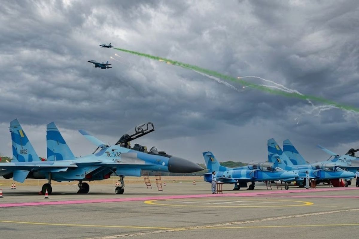 Myanmar incorpora caças Su-30SME e jatos chineses K-8 em nova fase de ...
