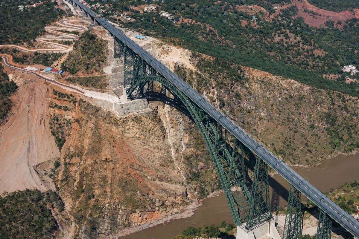 A 359 m do rio e com vão de 467 m, a ponte ferroviária mais alta do ...