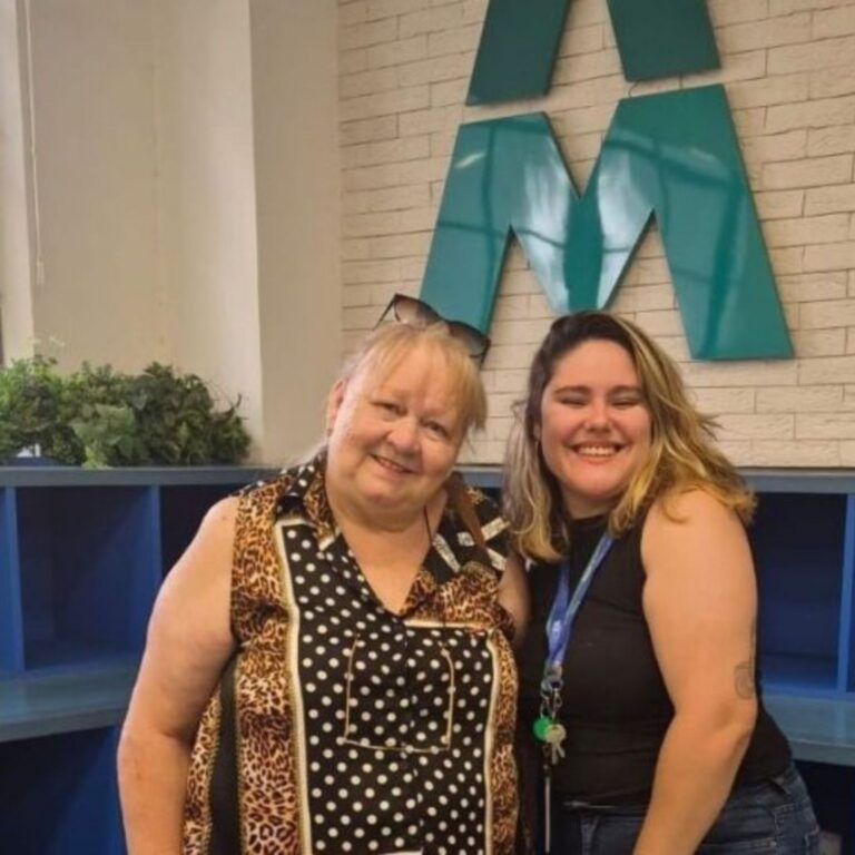 Aos setenta e três anos, Lourdes Del Guingaro realiza sonho de infância ...