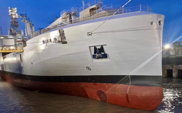 Novo navio gigante da Marinha foi lançado no mar e promete ampliar ...