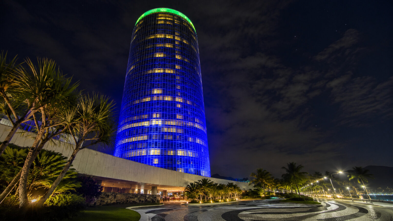 Hotel Nacional liga as cores do Brasil na orla do Rio, transforma a ...